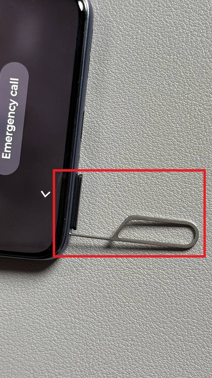 How to Insert a SIM Card into Your Motorola EDGE 60 Fusion | ManualsLib