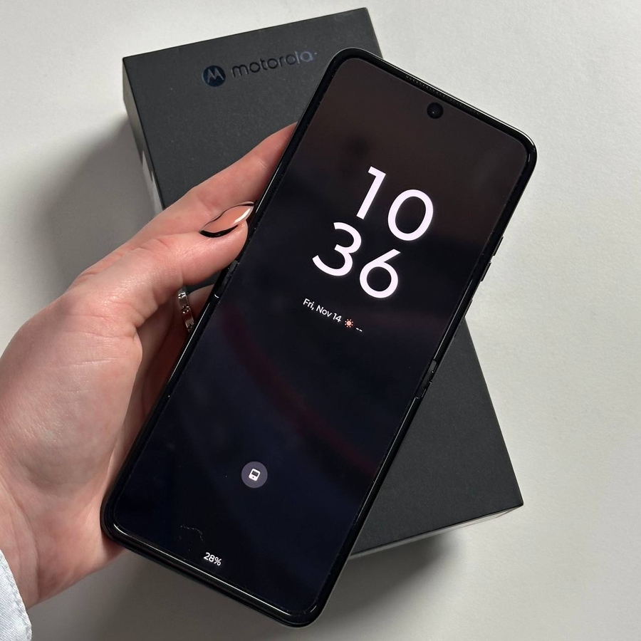 How to Use Split Screen on Motorola Razr 60 Ultra | ManualsLib