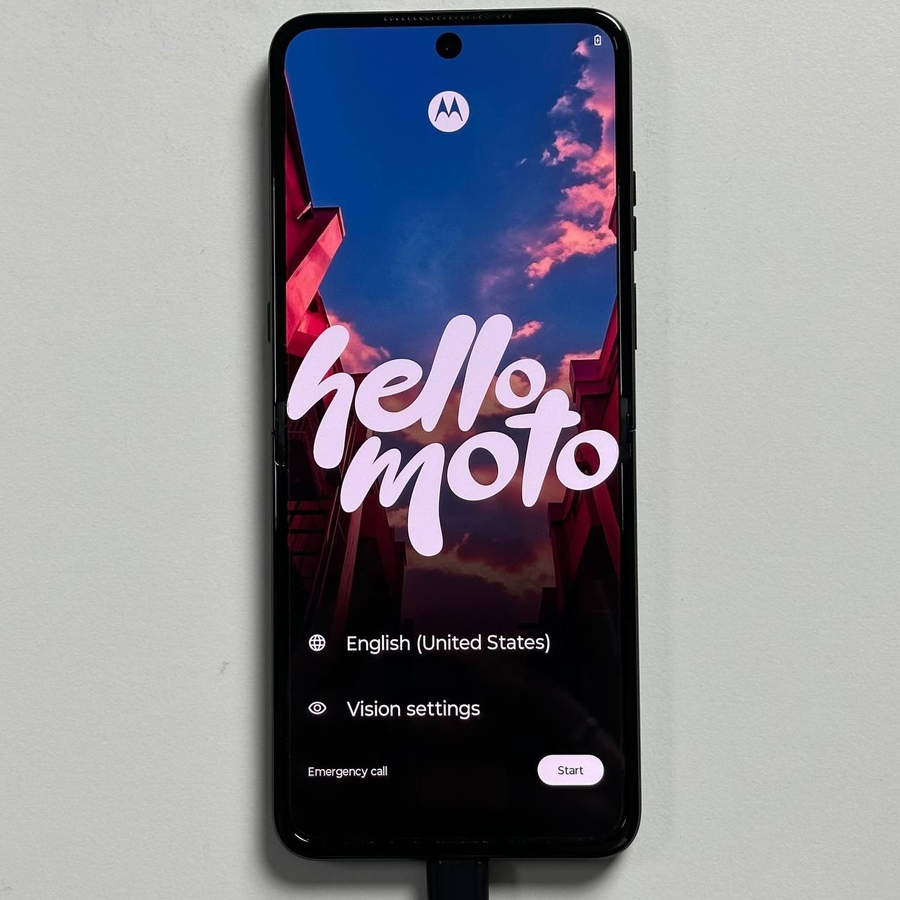 How to Enable or Disable Mobile Data Roaming on Motorola Razr 60 Ultra ...