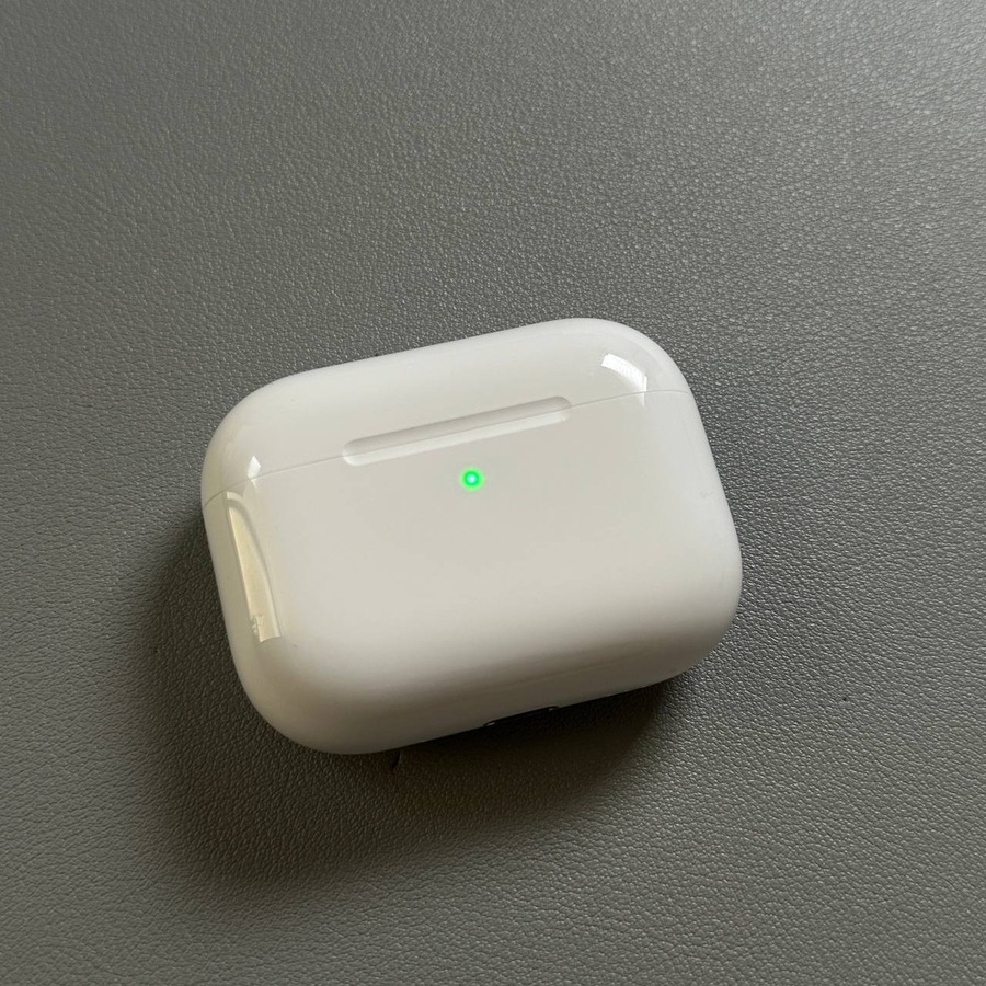 Apple AirPods Pro 3: How to Answer or Hang Up Calls | ManualsLib