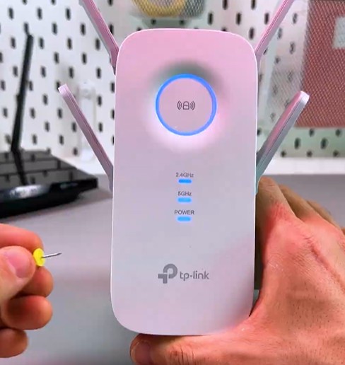 How to Reset Your TP-Link RE650 Range Extender | ManualsLib