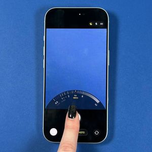How to Use Zoom on iPhone 17 Pro and Pro Max | ManualsLib