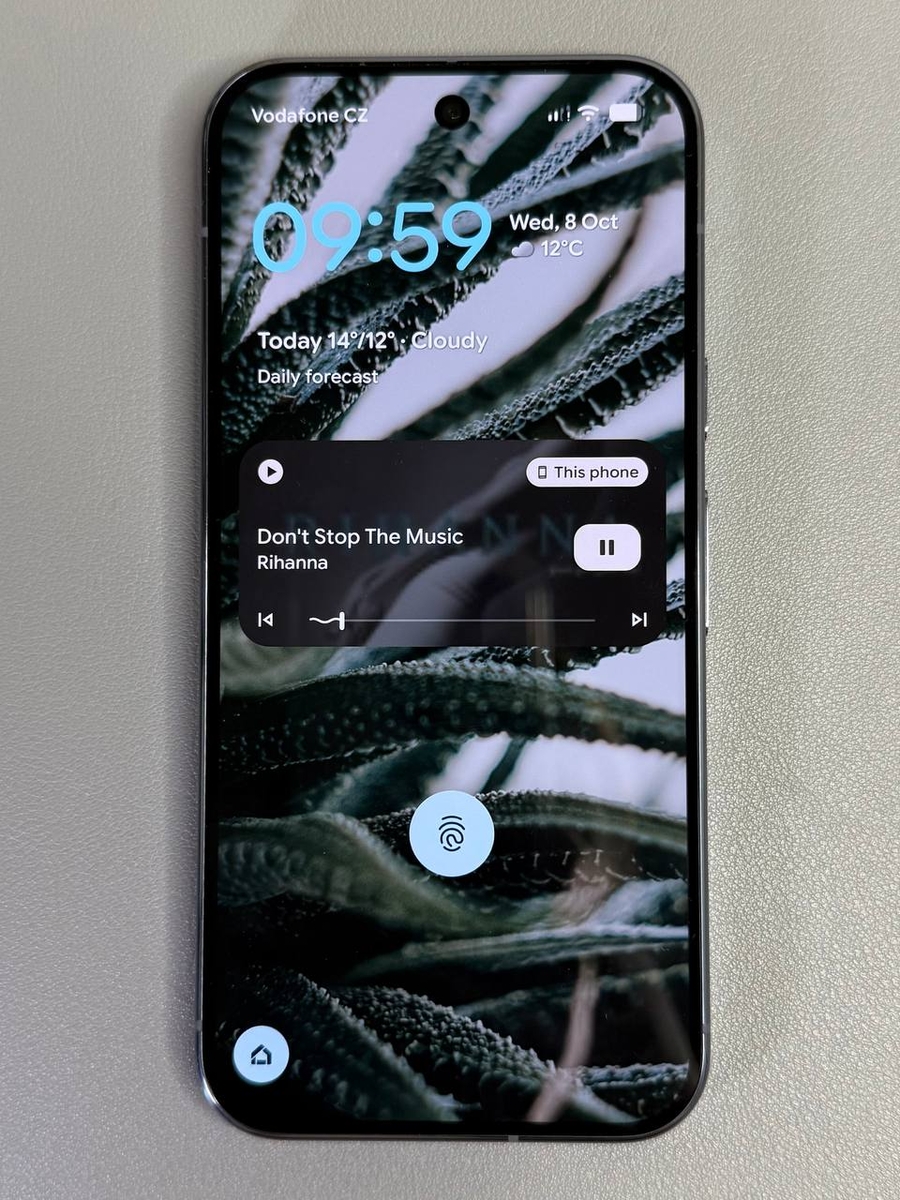 Google Pixel 10 Pro - How to Show or Hide Media Player on Lock Screen ...